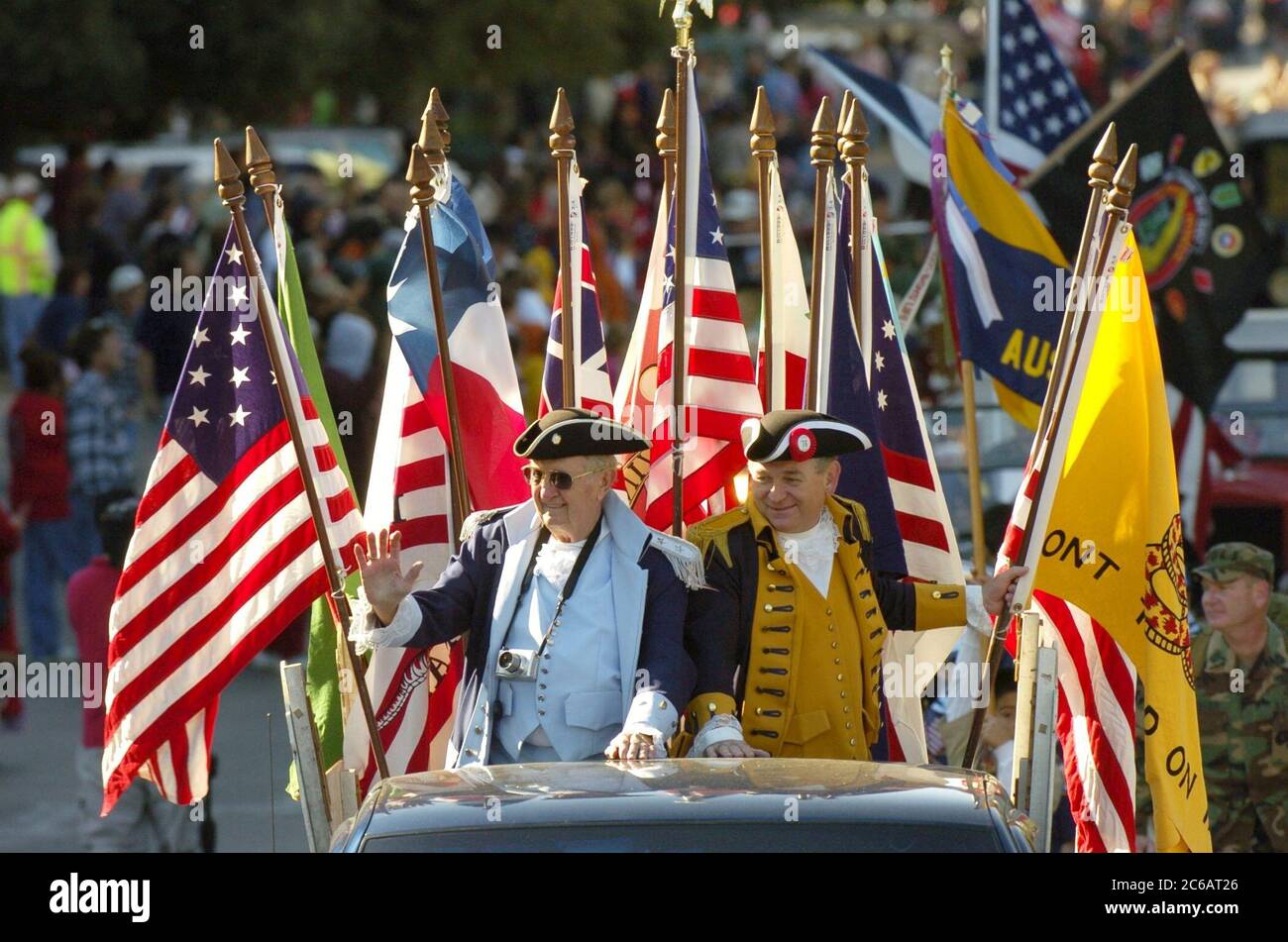 Austin, Texas USA, November 11 2004: Men dressed in Revolutionary War ...