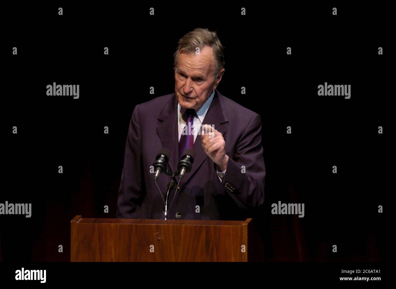 President george h w bush podium hi-res stock photography and images ...