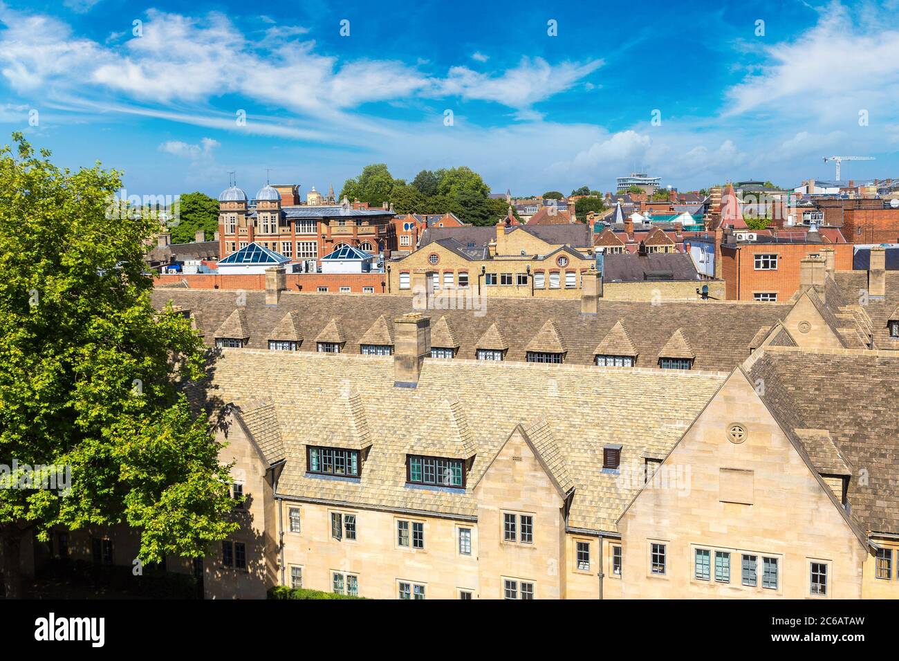 Panoramic aerial view of Oxford in a beautiful summer day, England ...