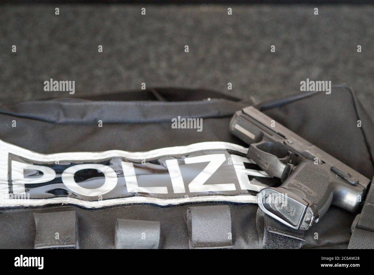 Polizei pistole polizei waffe hi-res stock photography and images - Alamy