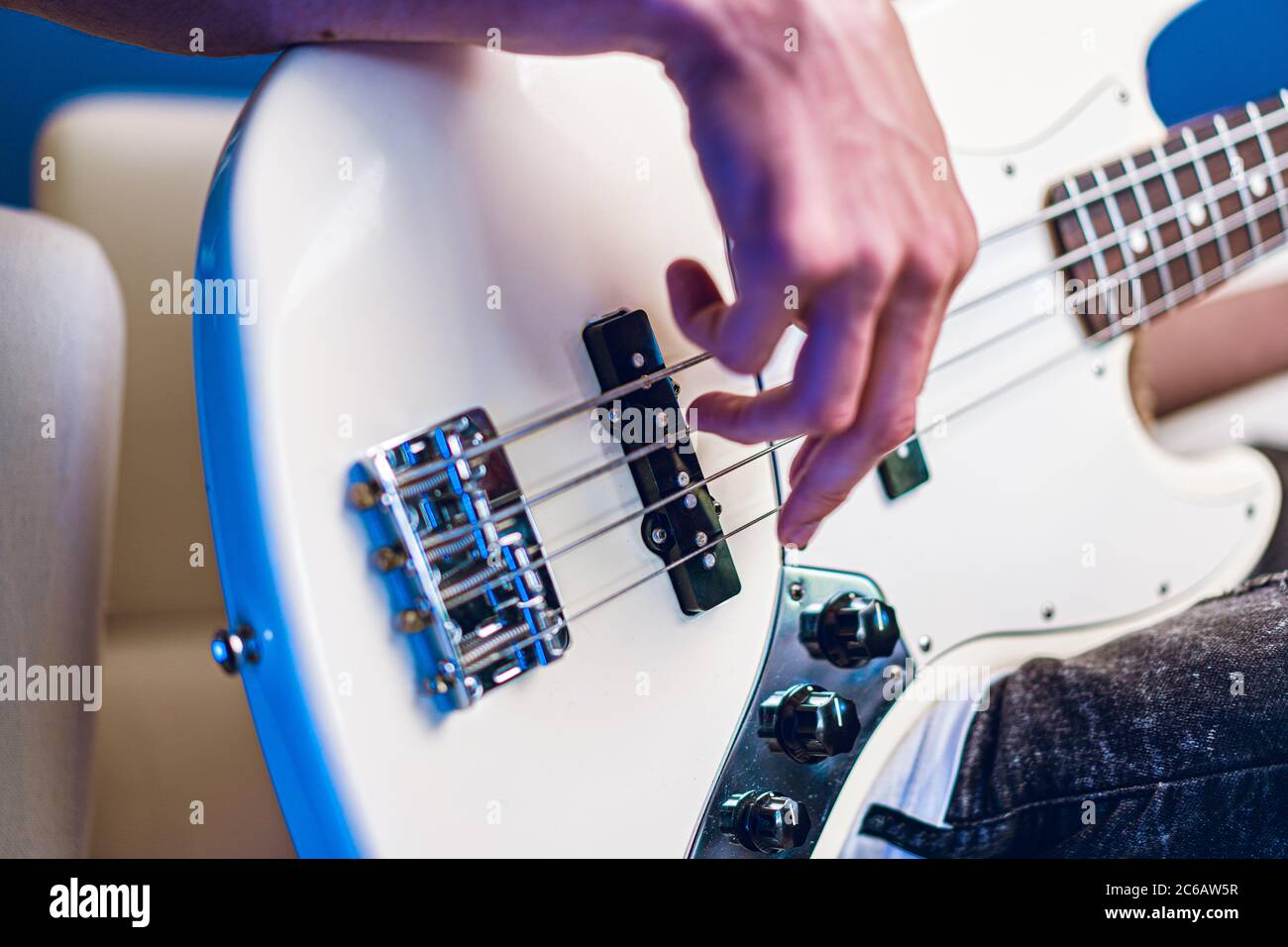 Detail hands playing electric guitar hi-res stock photography and ...