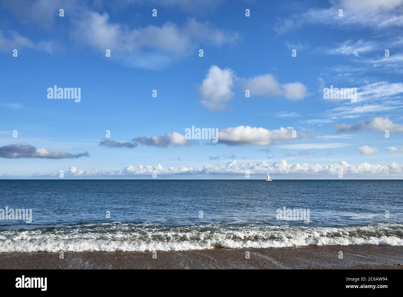 Boat horizon uk hi-res stock photography and images - Alamy