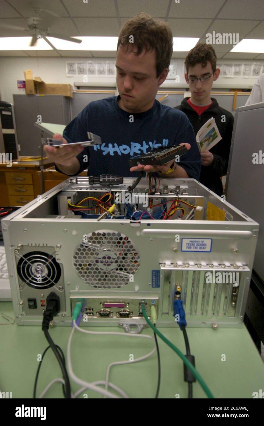 Hands on technical training hi-res stock photography and images - Alamy