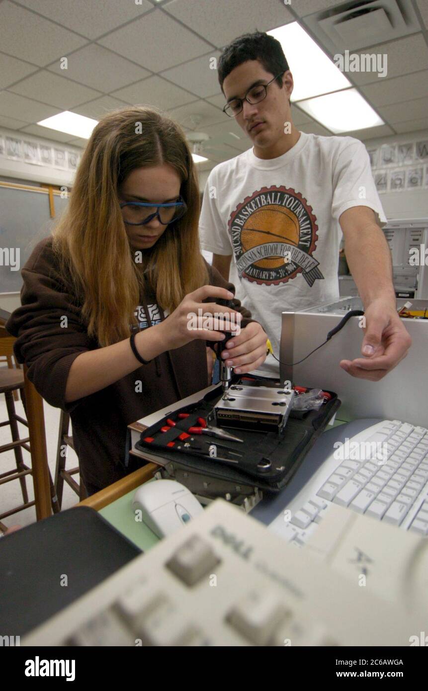 Computer repair class hi-res stock photography and images - Alamy
