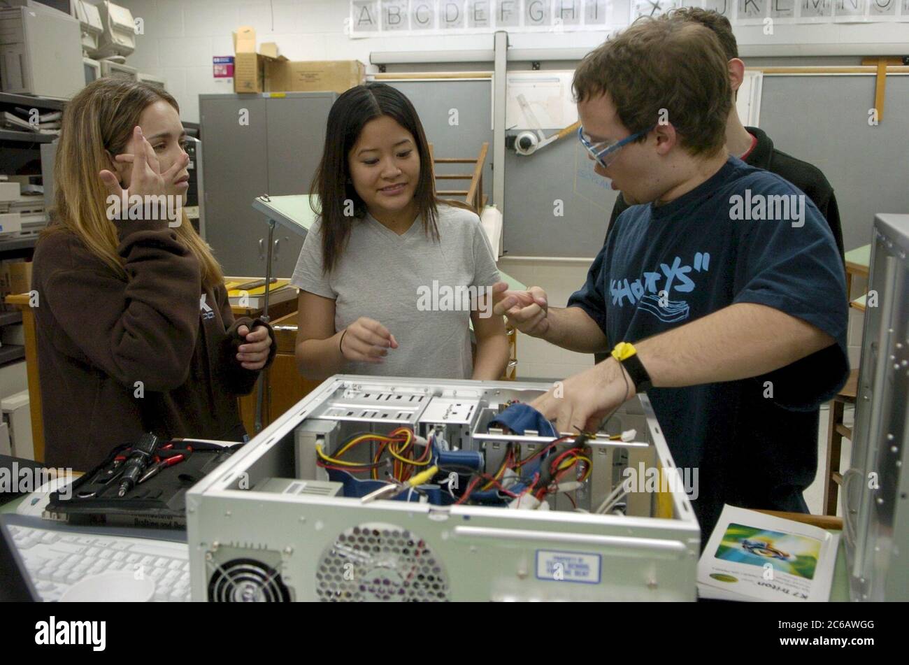 Hearing impaired high school students hi-res stock photography and ...