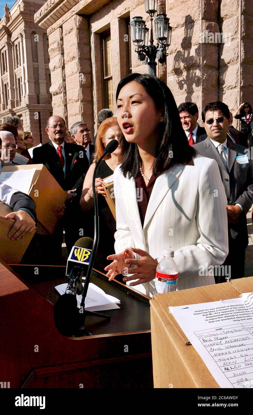Chinese woman speaks at podium hi-res stock photography and images - Alamy