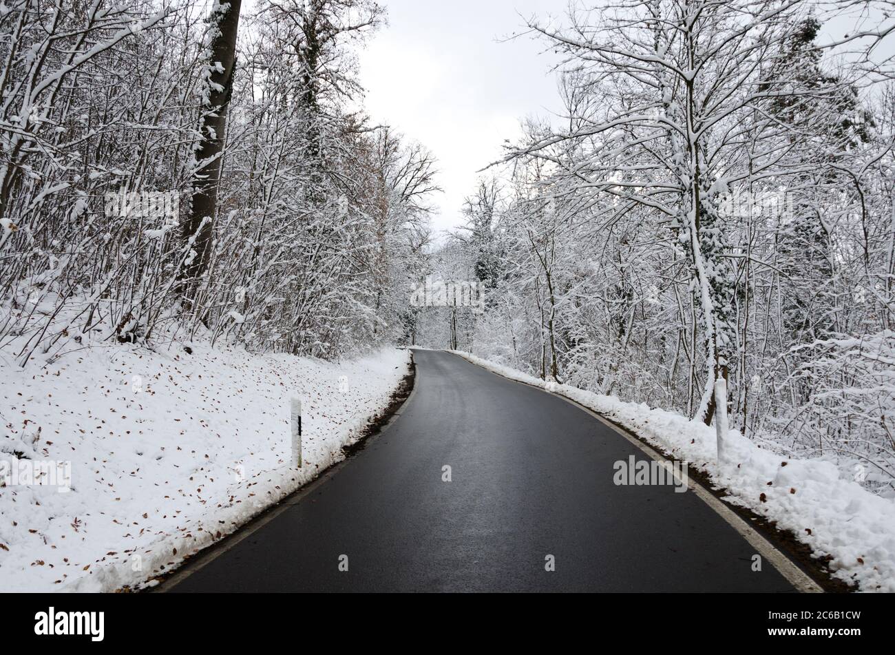 Slippery icy road hi-res stock photography and images - Alamy