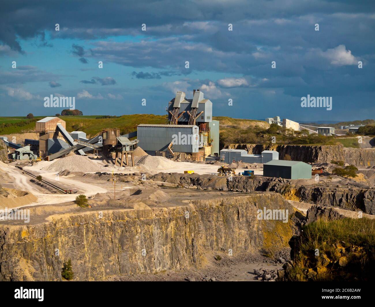 Limestone quarry peak district hi-res stock photography and images - Alamy