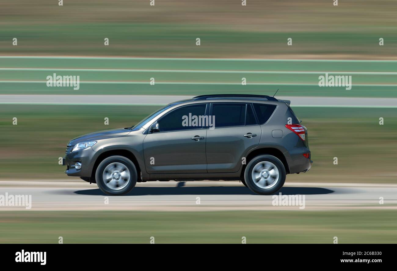 Moving suv hi-res stock photography and images - Alamy