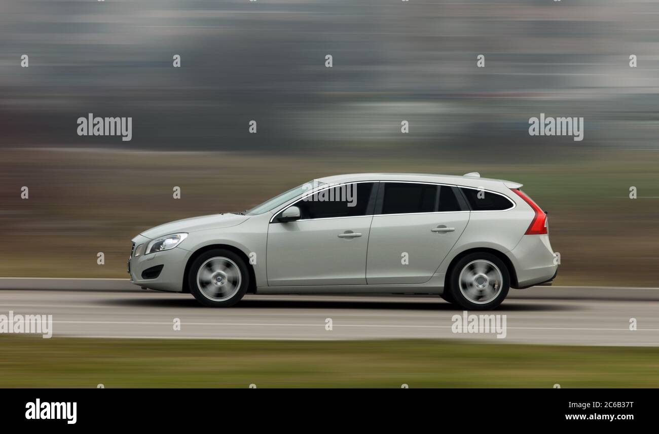 moving station wagon Stock Photo - Alamy