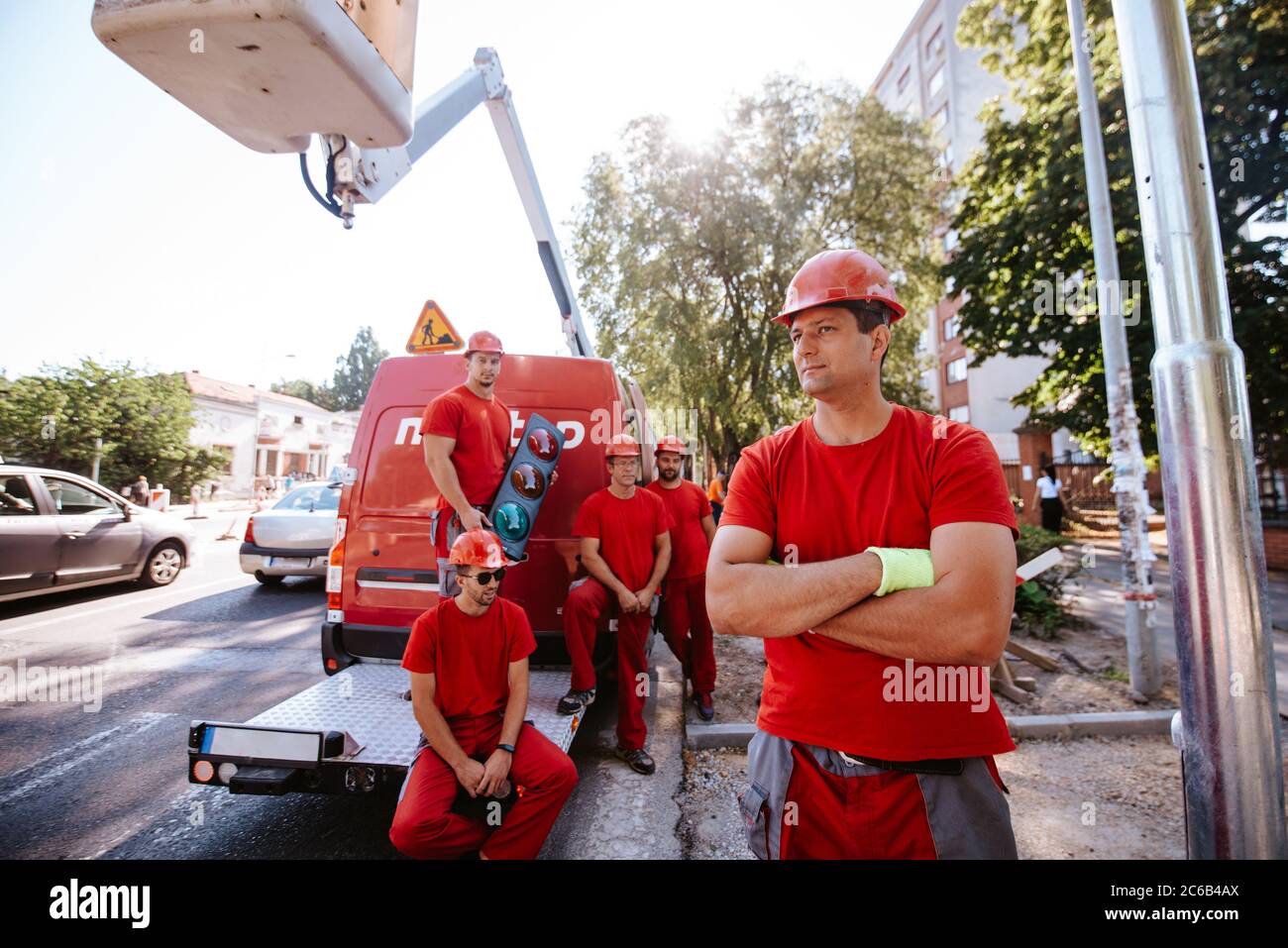 Man standing next to traffic light hi-res stock photography and images ...