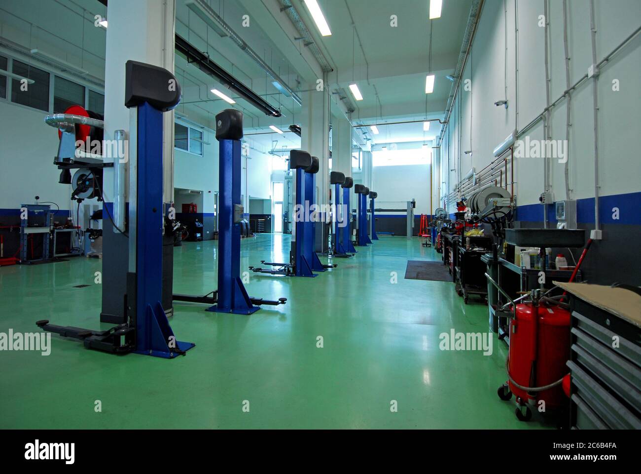 car repair garage, autoservice Stock Photo - Alamy