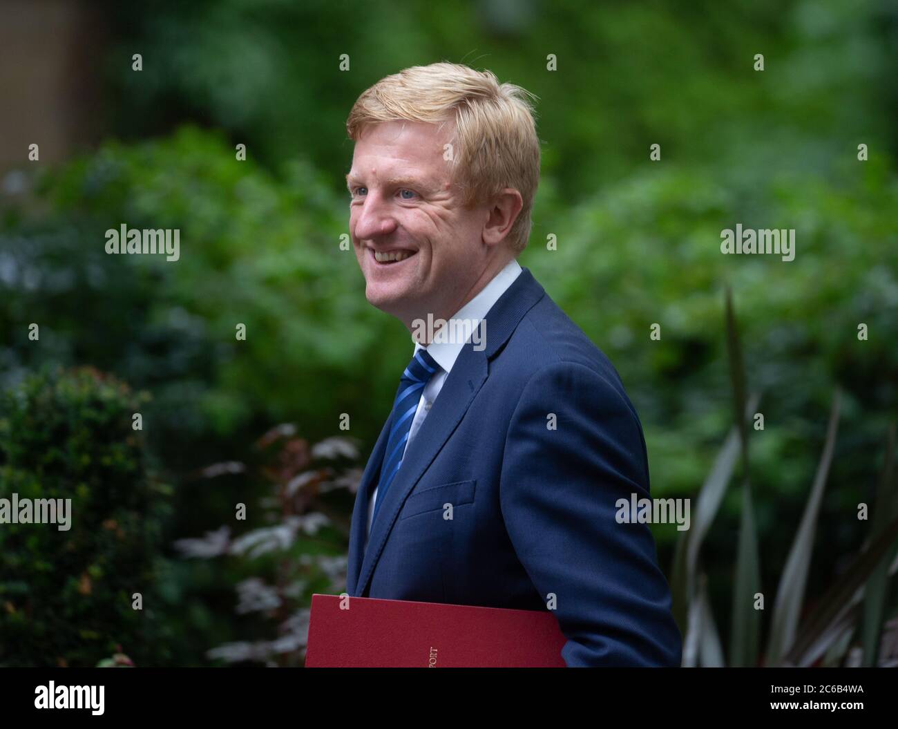 Oliver dowden in downing sptreet hi-res stock photography and images ...