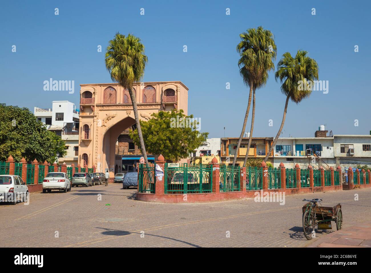 Lucknow streets hi-res stock photography and images - Alamy
