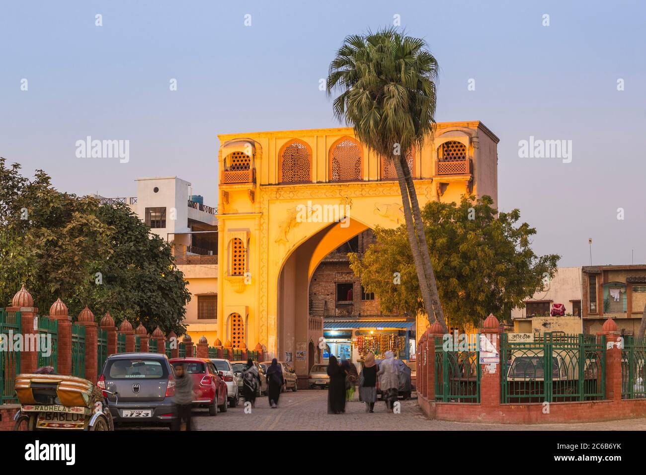 Lucknow streets hi-res stock photography and images - Alamy