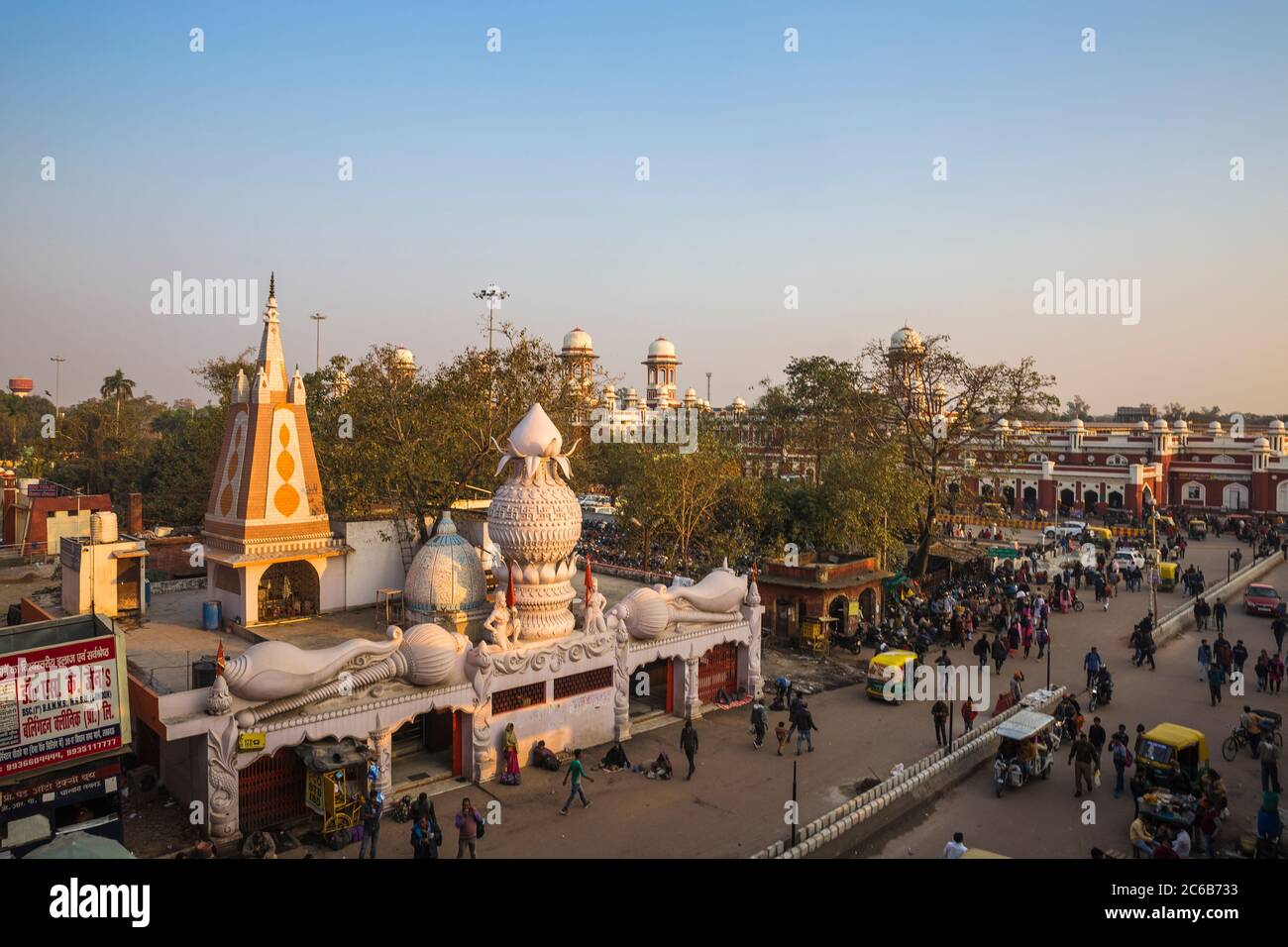 Lucknow streets hi-res stock photography and images - Alamy