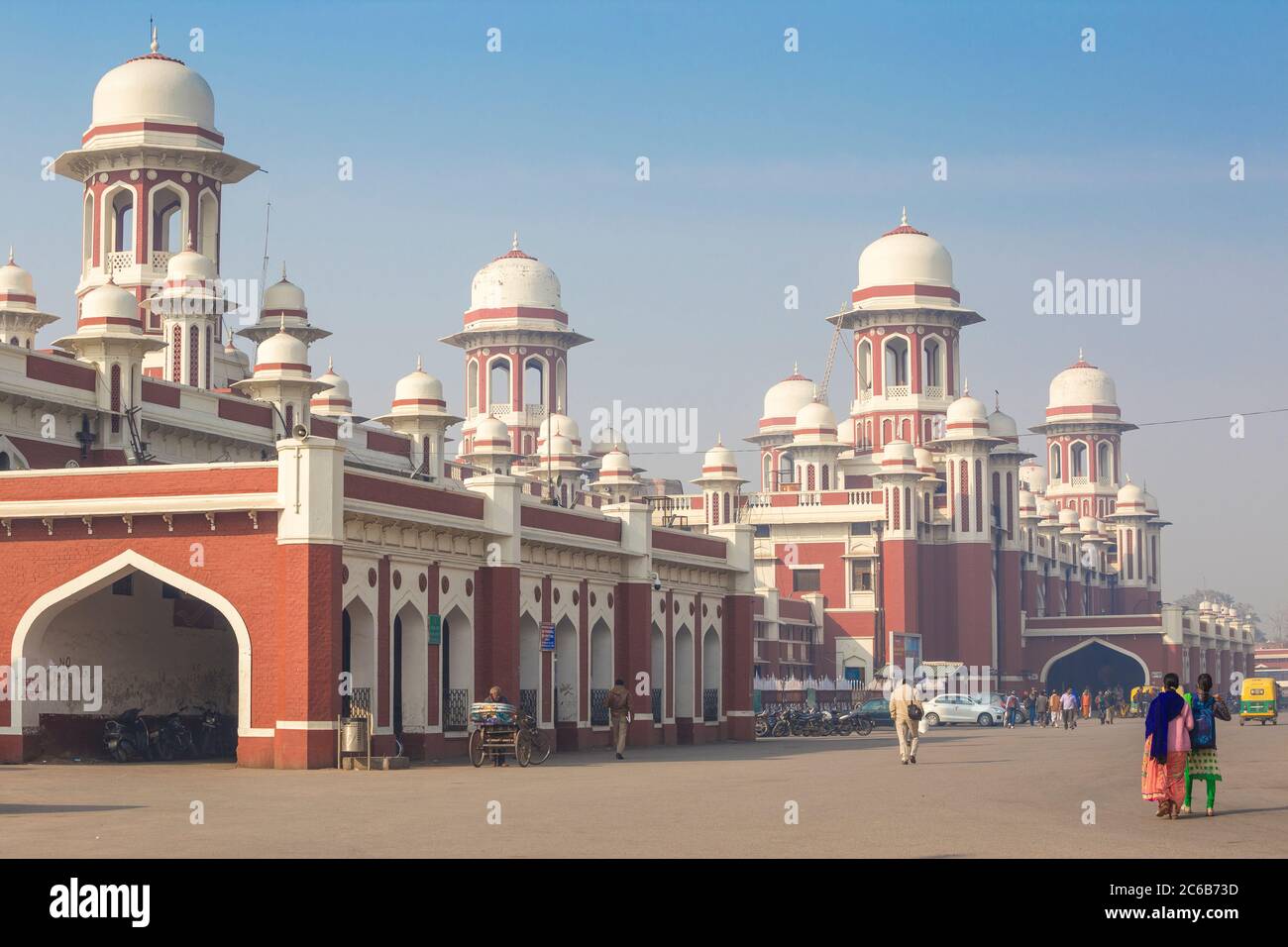 Lucknow streets hi-res stock photography and images - Alamy