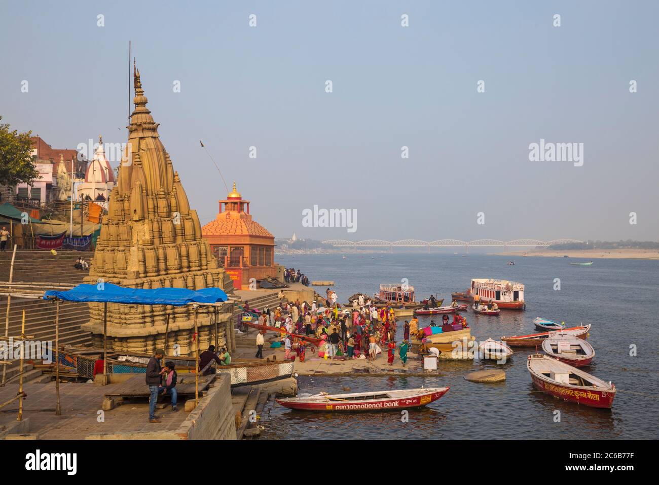 Scindia ghat temple hi-res stock photography and images - Alamy
