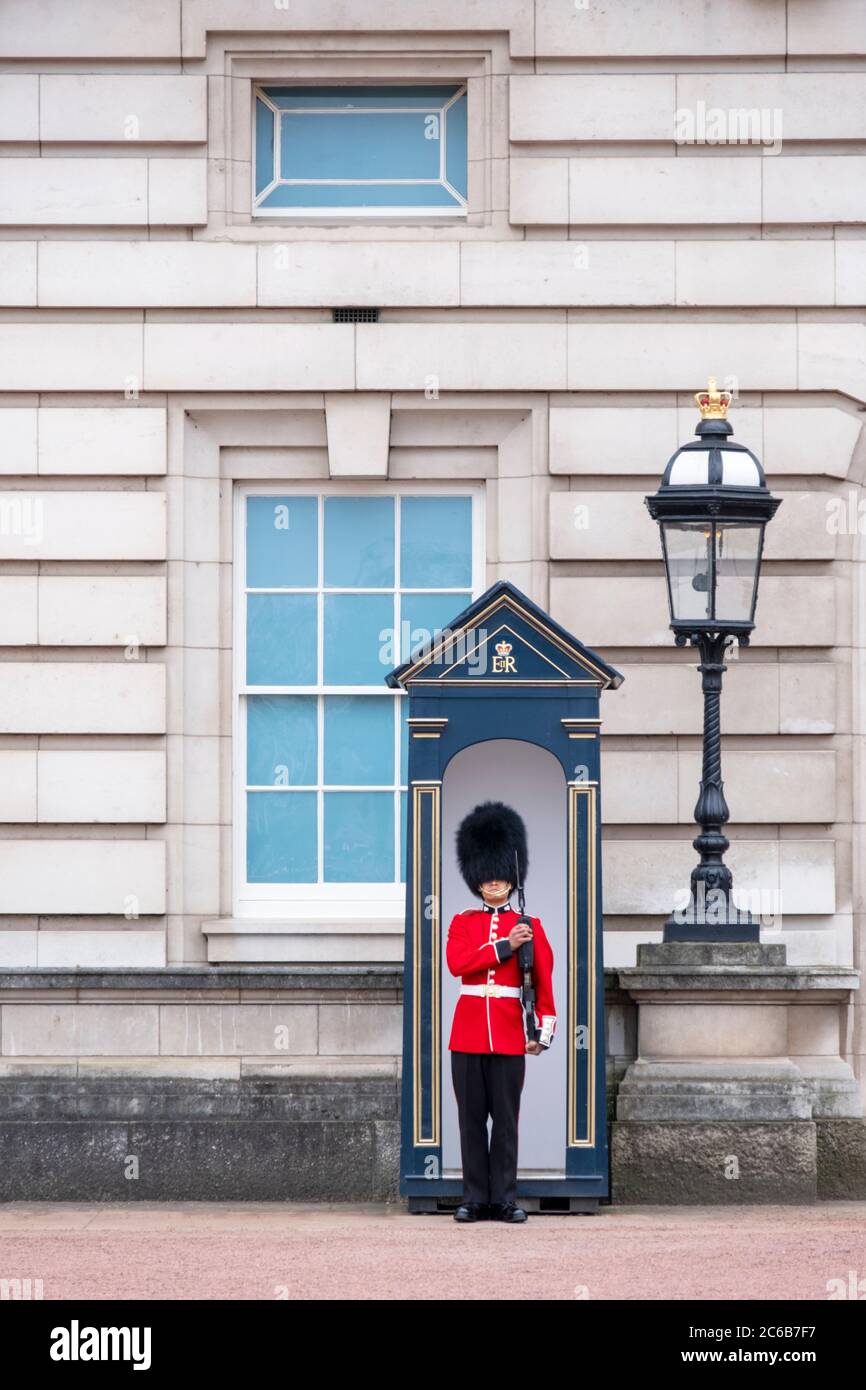 A royal guard outside Buckingham Palace, official residence of the ...