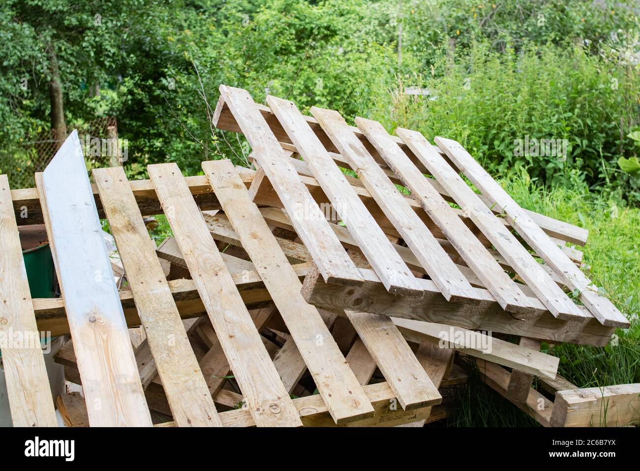 Multiple pallets hi-res stock photography and images - Alamy