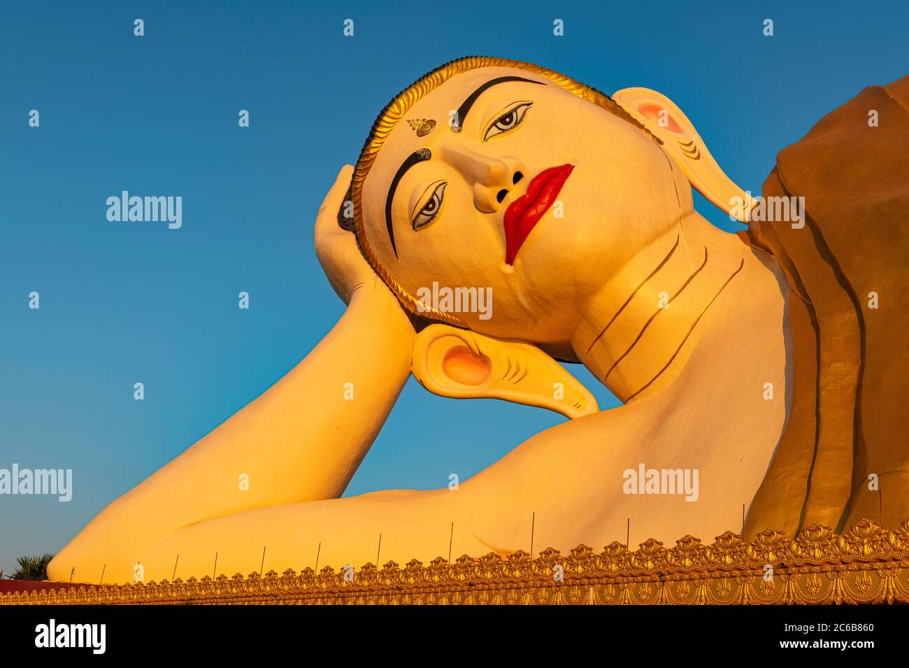 Large reclining Buddha, Ko Yin Lay, Ye, Mon state, Myanmar (Burma ...