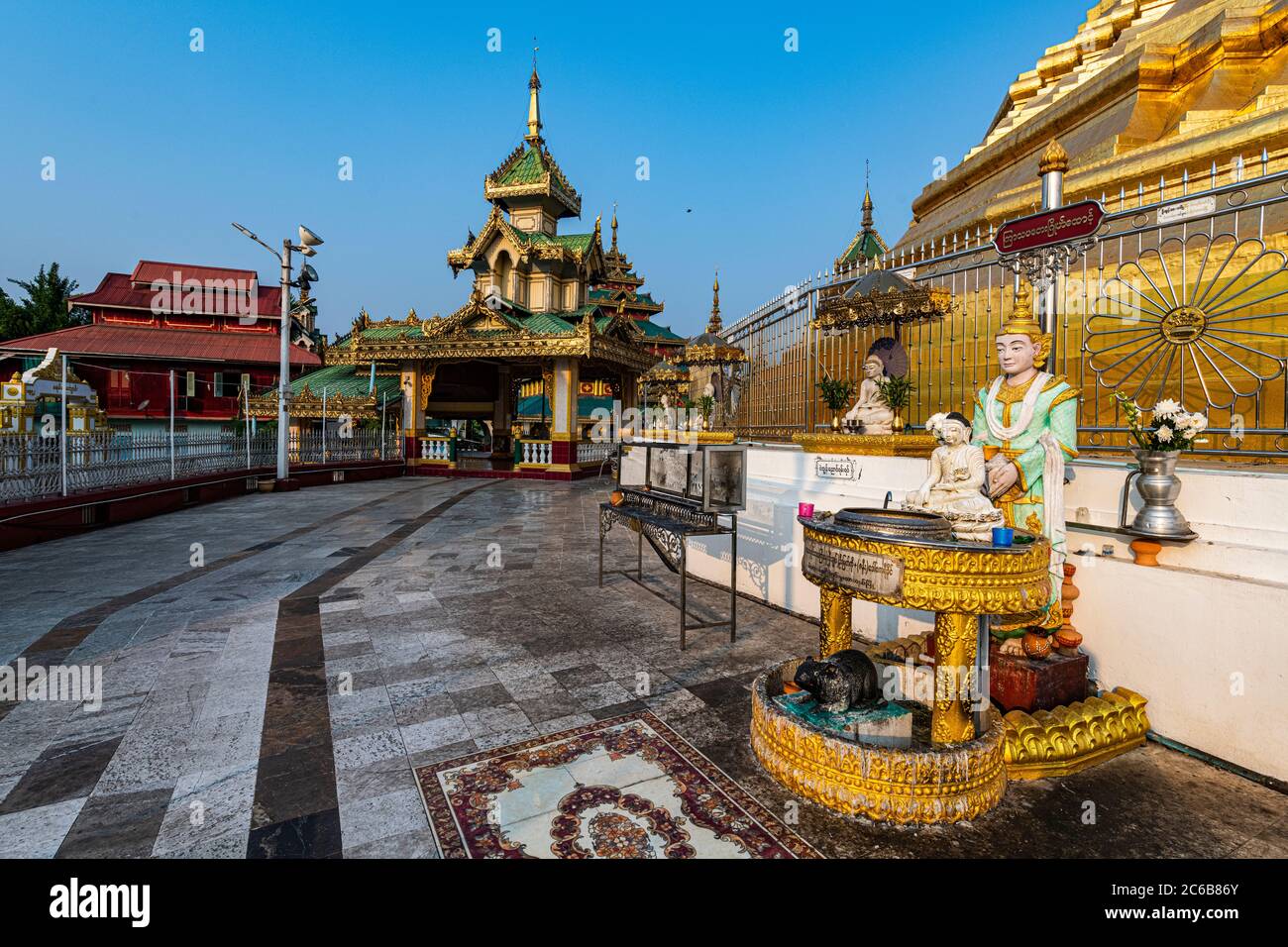 Shwe taung sar pagoda hi-res stock photography and images - Alamy