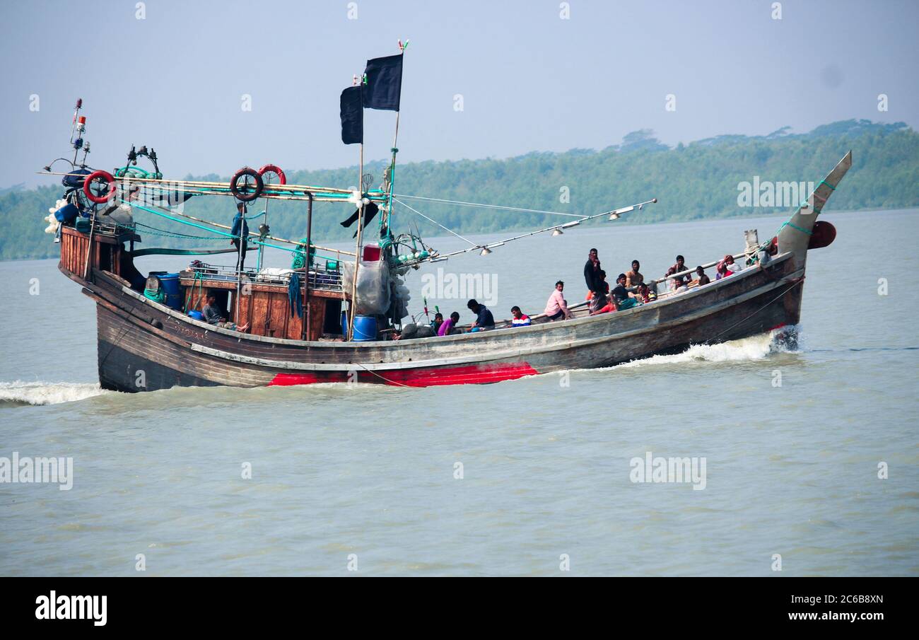 Colorful long-tail boat on the river Stock Photo - Alamy