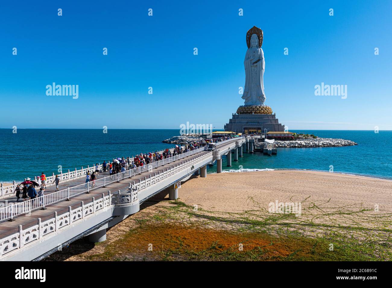 Giant Buddhist statue in the South Chinese Ocean, Nanshan Temple, Sanya ...