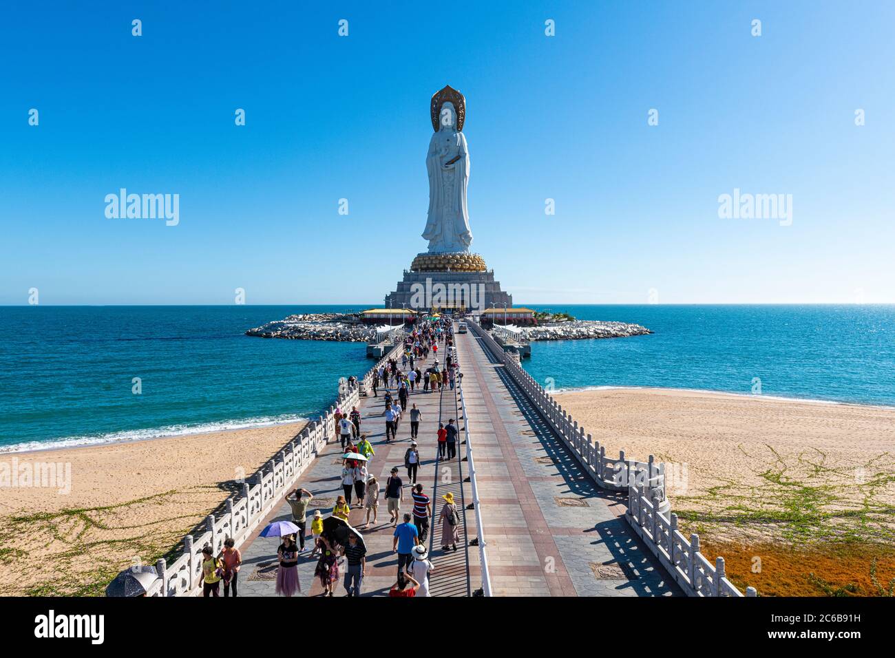 Giant Buddhist statue in the South Chinese Ocean, Nanshan Temple, Sanya ...