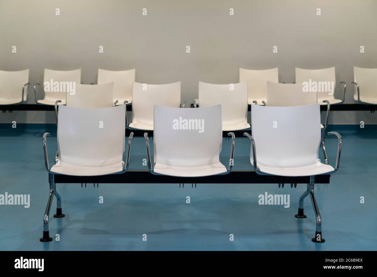 Empty waiting room Stock Photo - Alamy