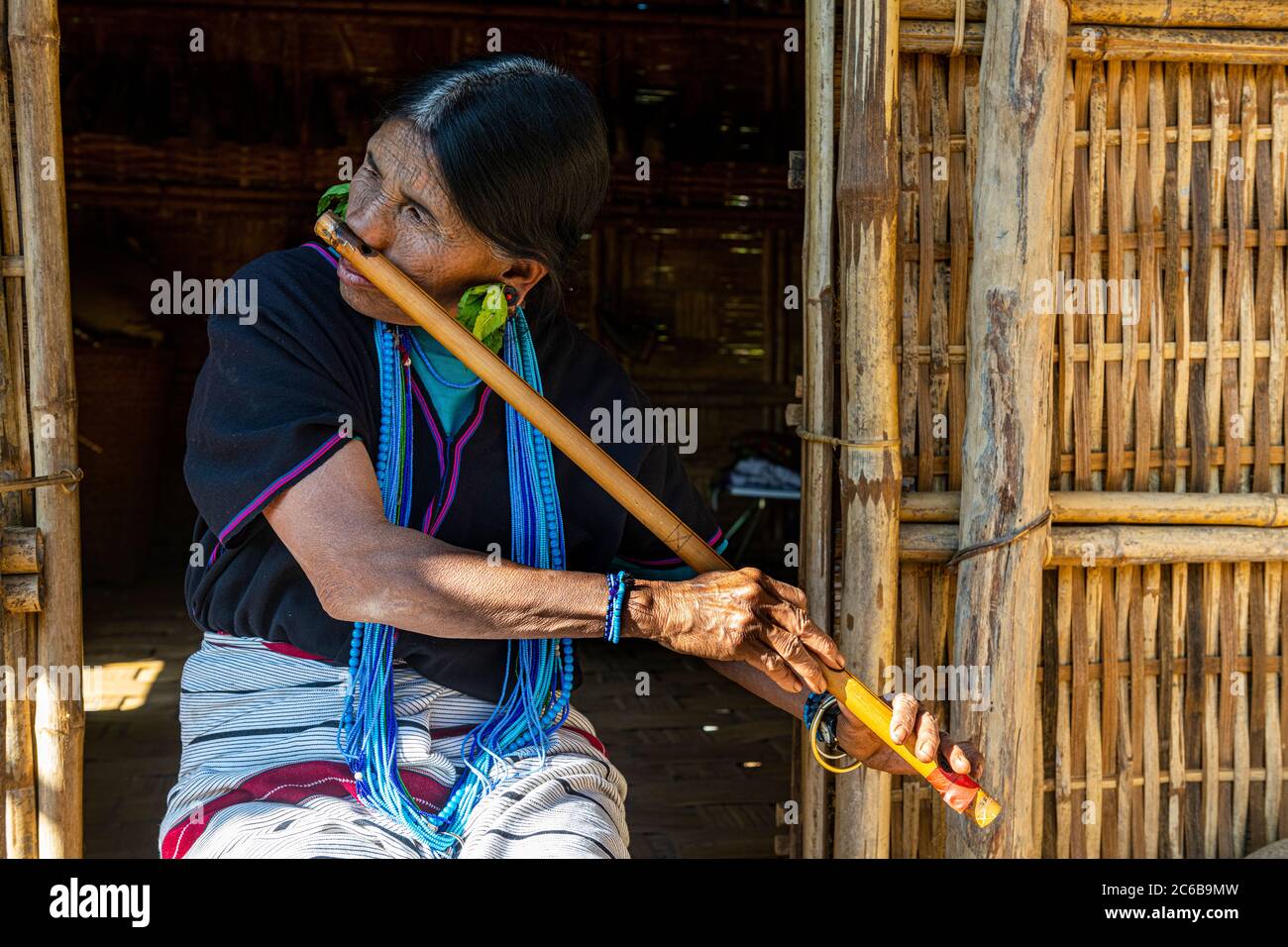 Nose flute hi-res stock photography and images - Alamy