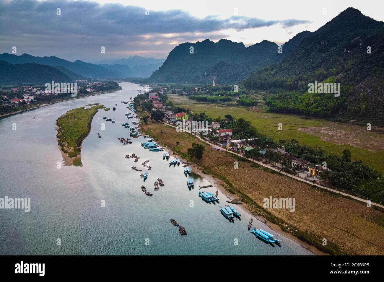 Song con river hi-res stock photography and images - Alamy