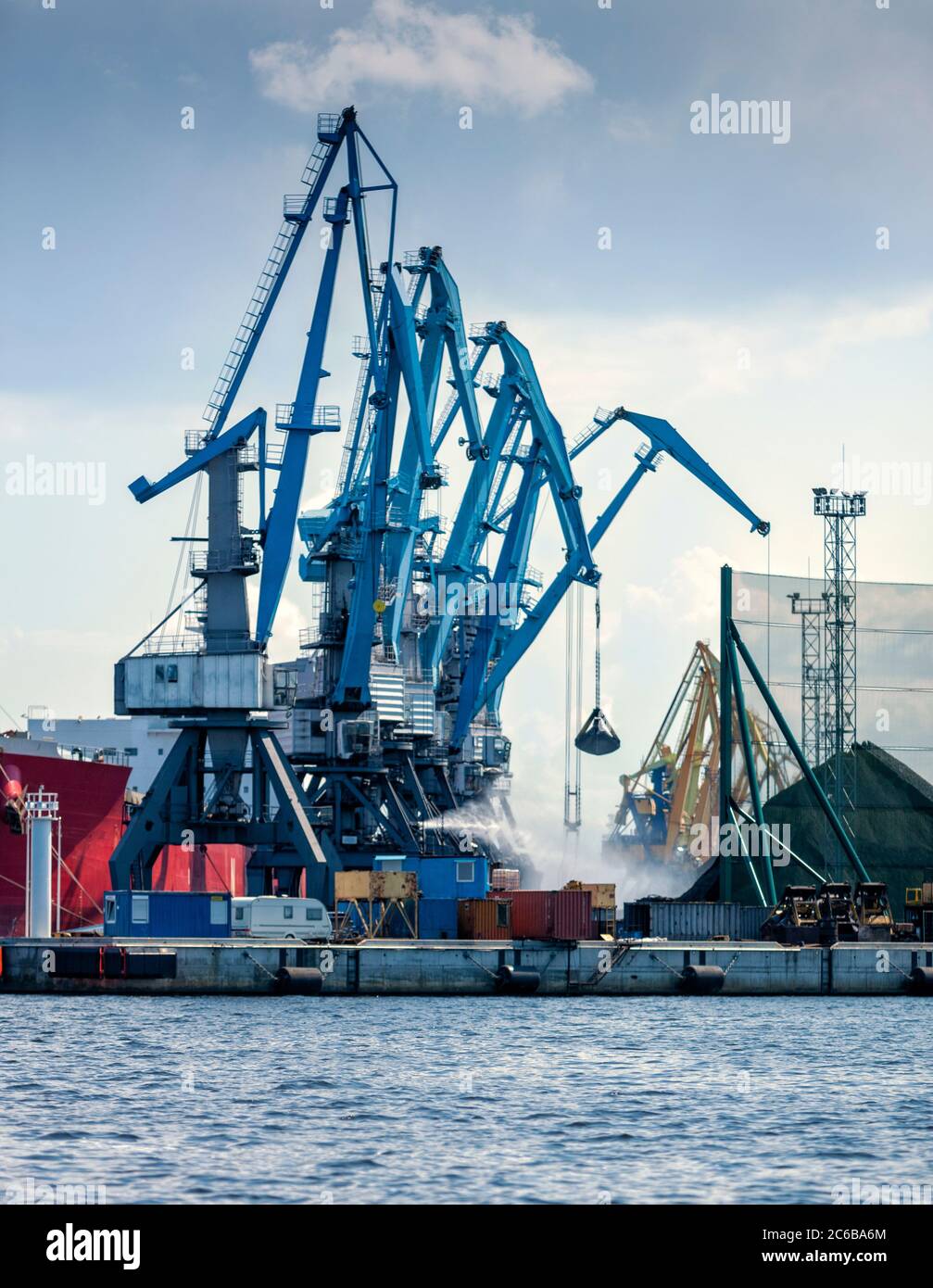Loading bunker hi-res stock photography and images - Alamy