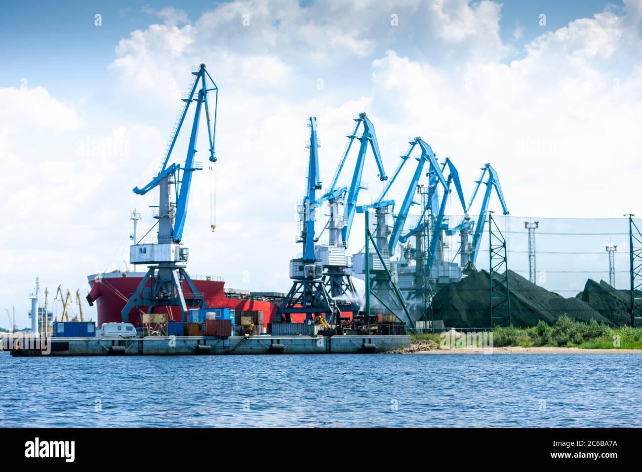 Loading bunker hi-res stock photography and images - Alamy