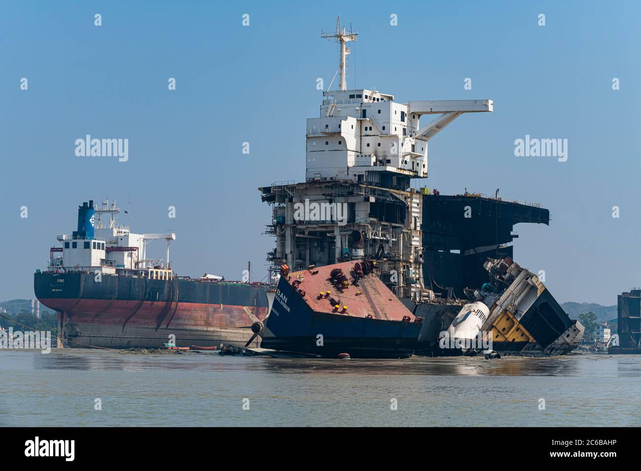 Huge container ships ready to be broken up, Chittagong Ship Breaking ...