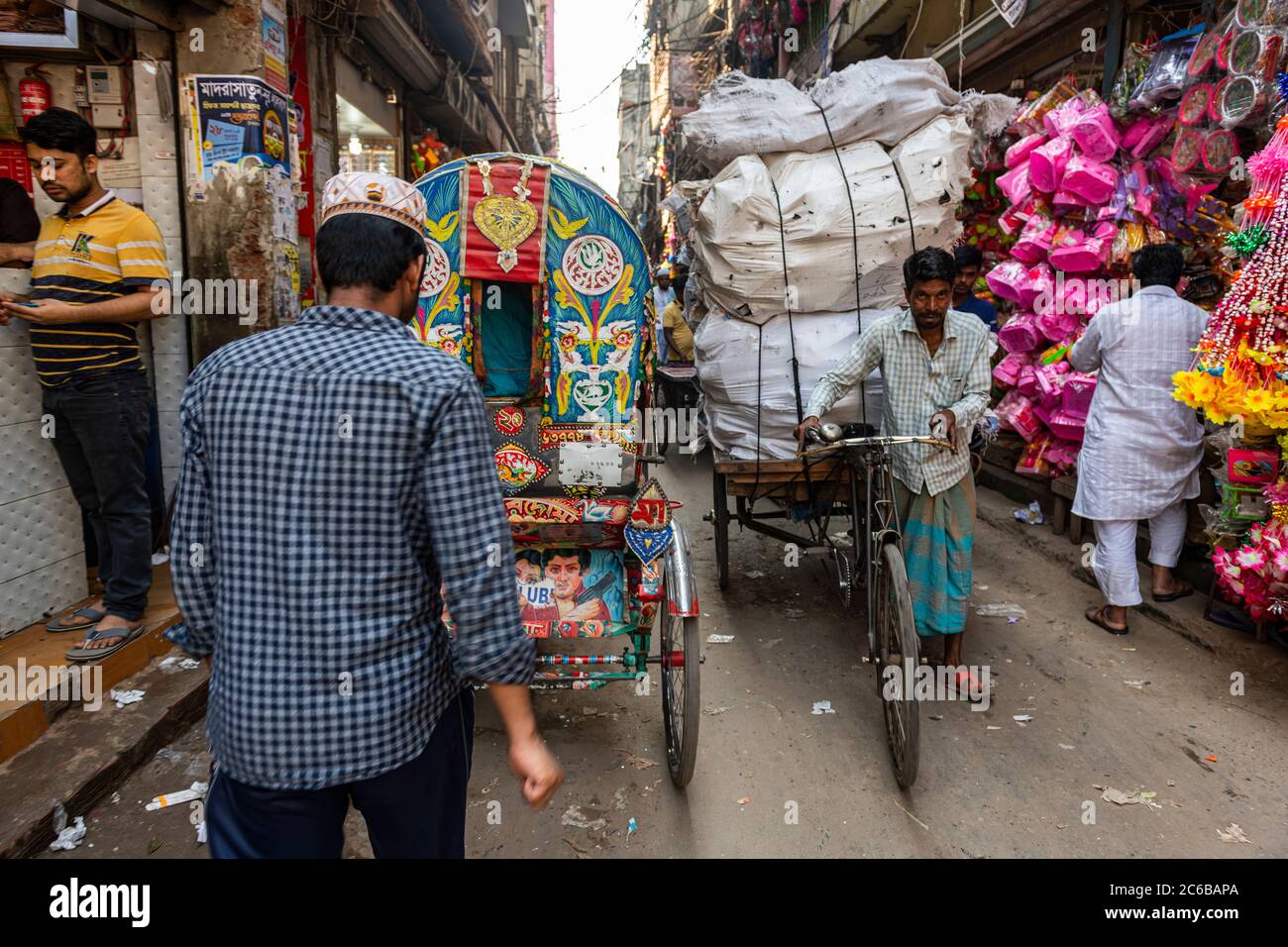 Rickshaw drivers in the bazaar, Dhaka, Bangladesh, Asia Stock Photo - Alamy