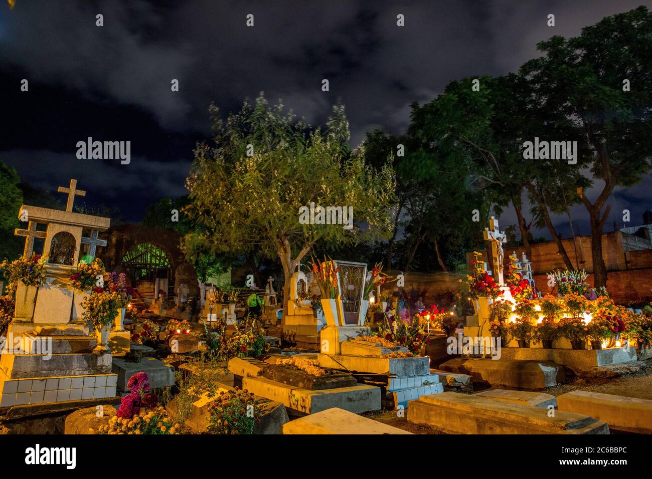Dia De Los Muertos (Day of the Dead) celebrations in the cemeteries of ...