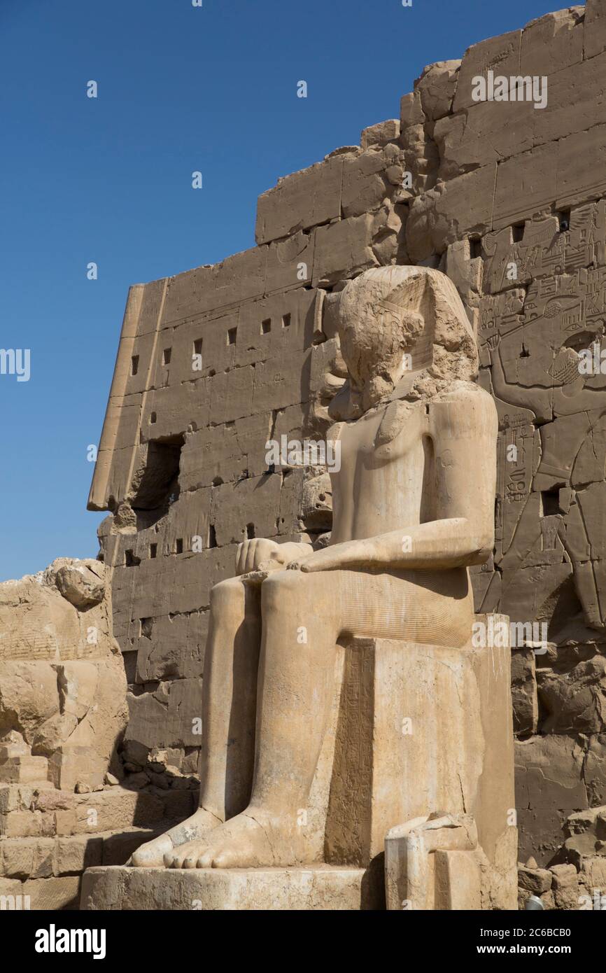 Colossus of Tuthmosis III, Eighth Karnak Temple Complex, UNESCO World ...