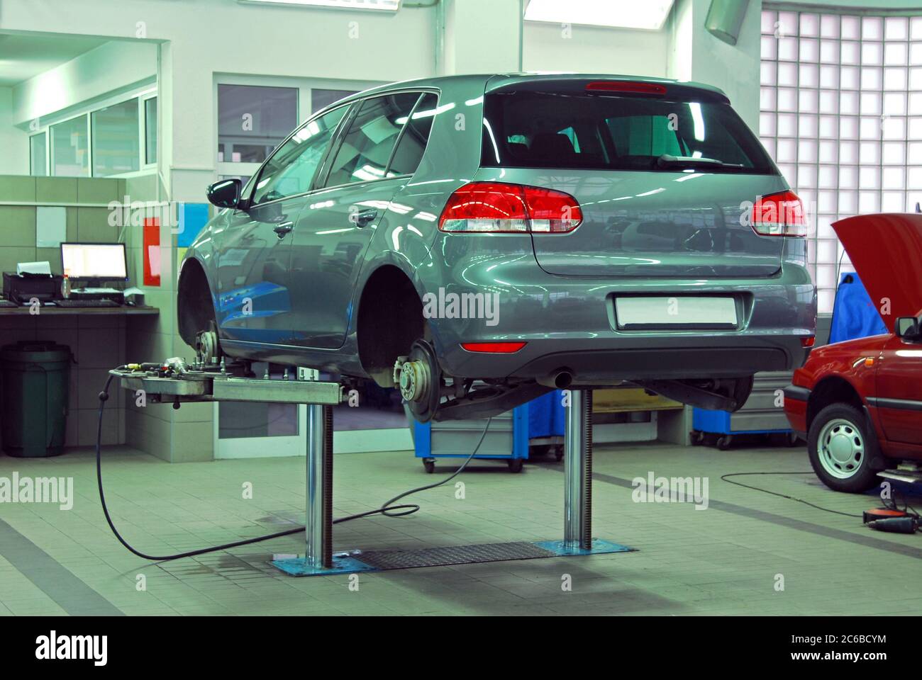 Cars in the automotive service Stock Photo - Alamy