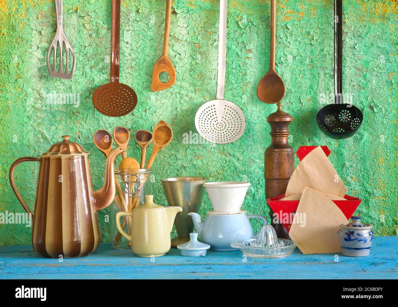 Vintage enamel kitchen utensils hi-res stock photography and images - Alamy