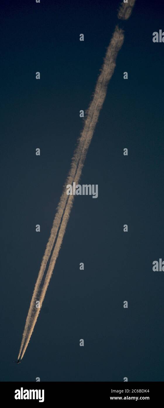 Jet contrails in Phoenix sky Stock Photo - Alamy