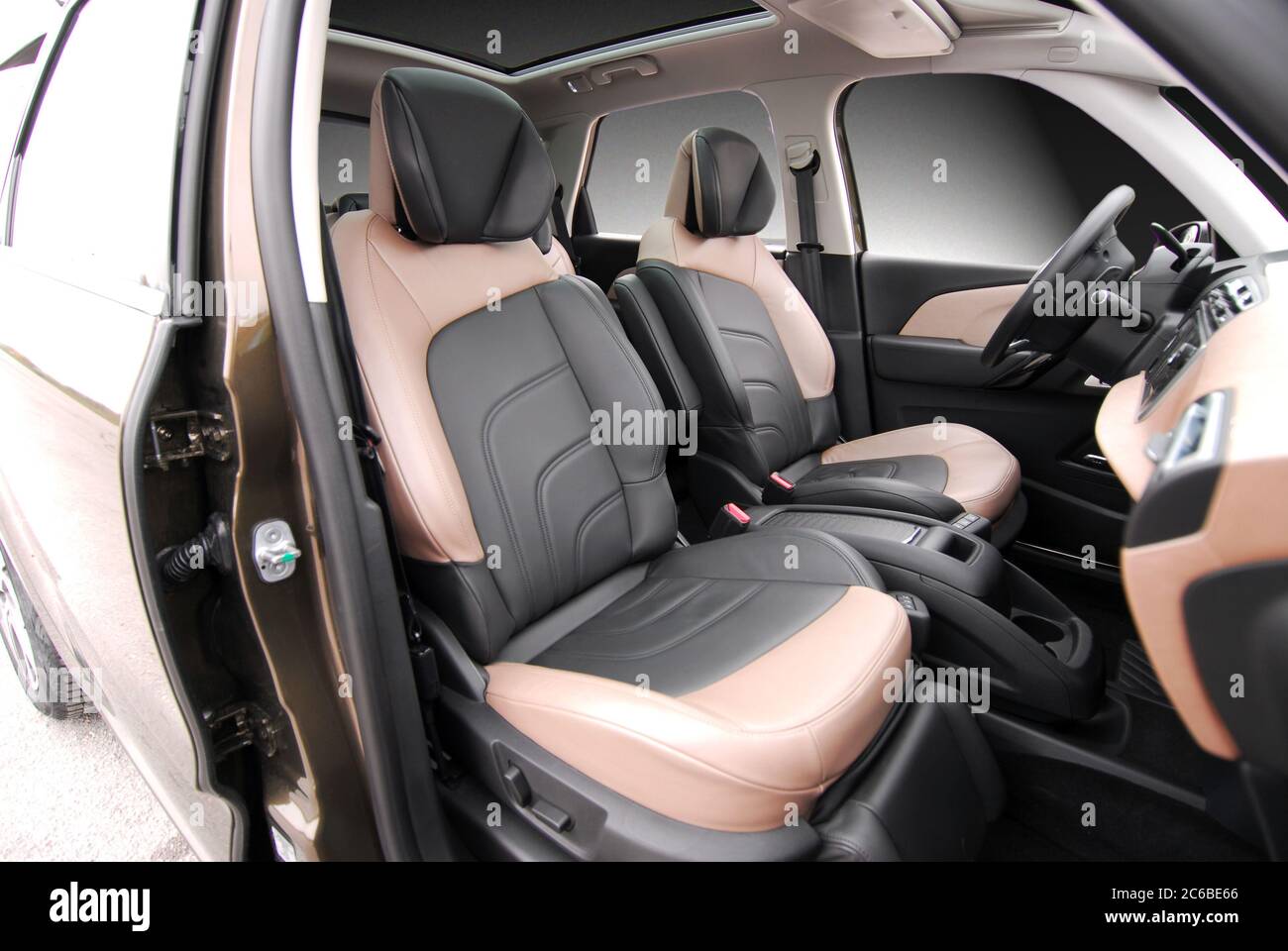 Frontseat hi-res stock photography and images - Alamy
