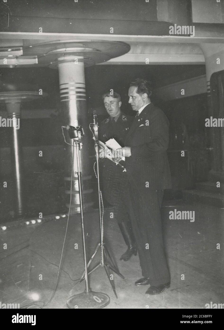 Heinrich Hoffmann Photographs 1934 Adolf Hitler's official photographer ...