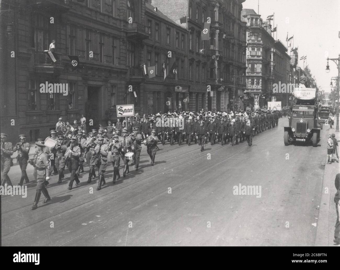Moving through the city Heinrich Hoffmann Photographs 1934 Adolf Hitler ...