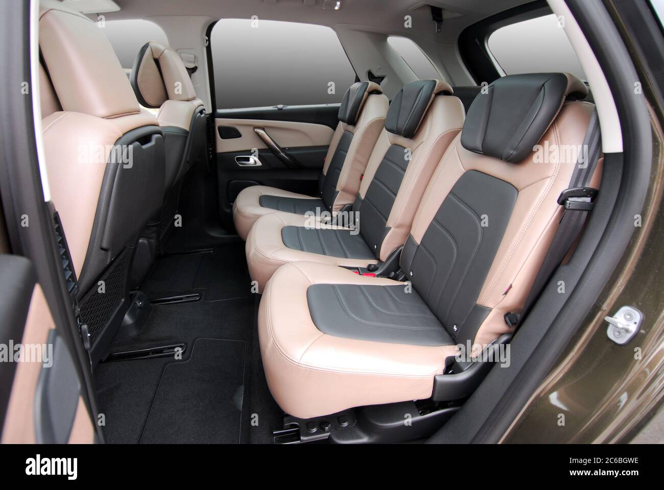 Rear seat luxury hi-res stock photography and images - Alamy