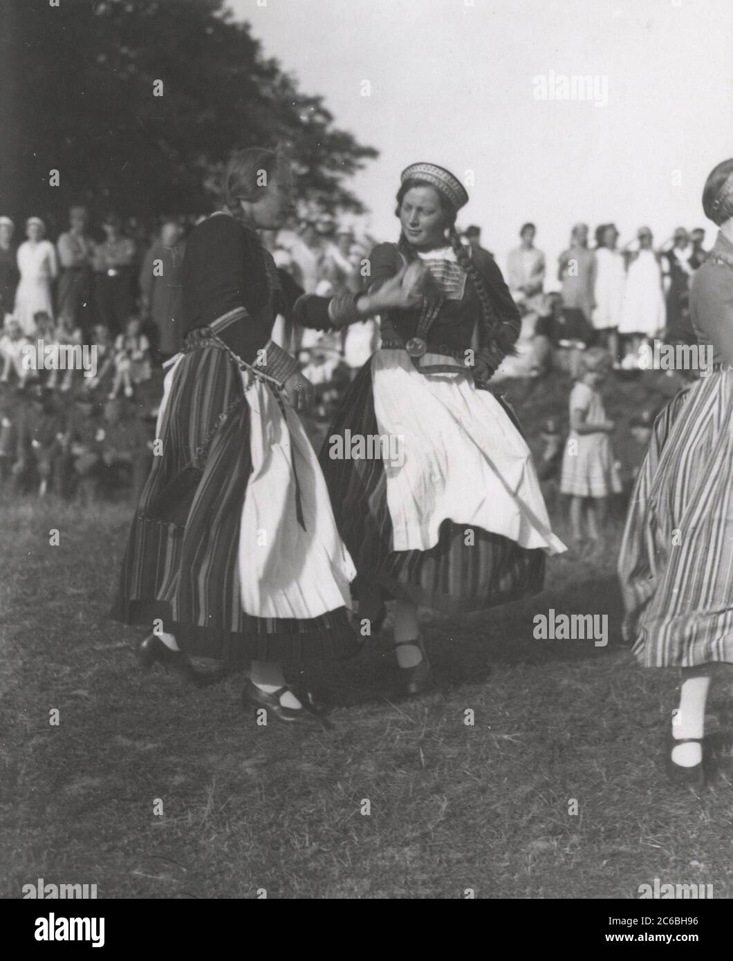 Traditional costumes and folk dance Heinrich Hoffmann Photographs 1934 ...