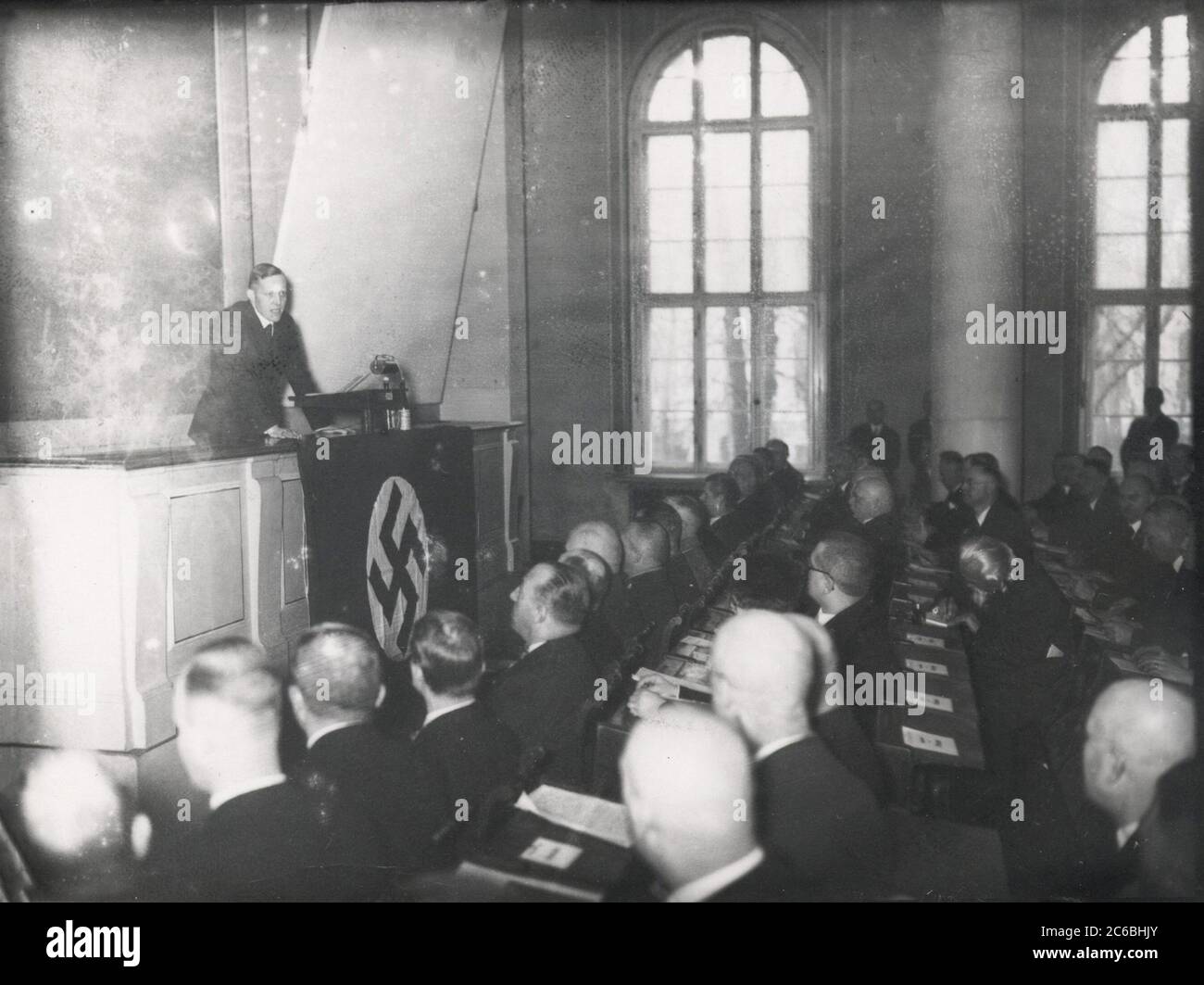 Mass rally in the Berlin Sportpalast - speaks Heinrich Hoffmann ...