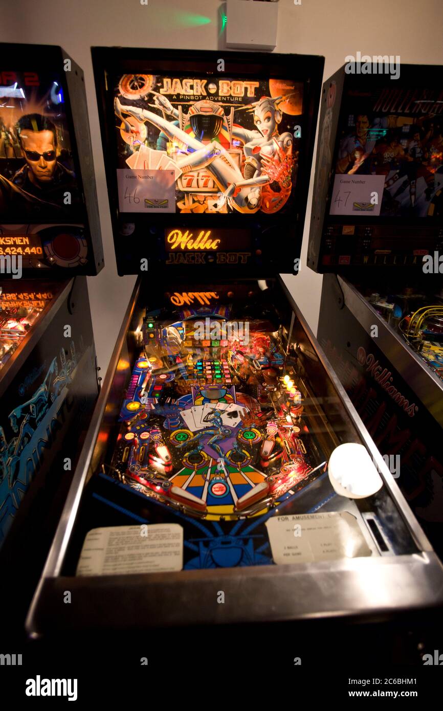 Pinball flipper hi-res stock photography and images - Alamy