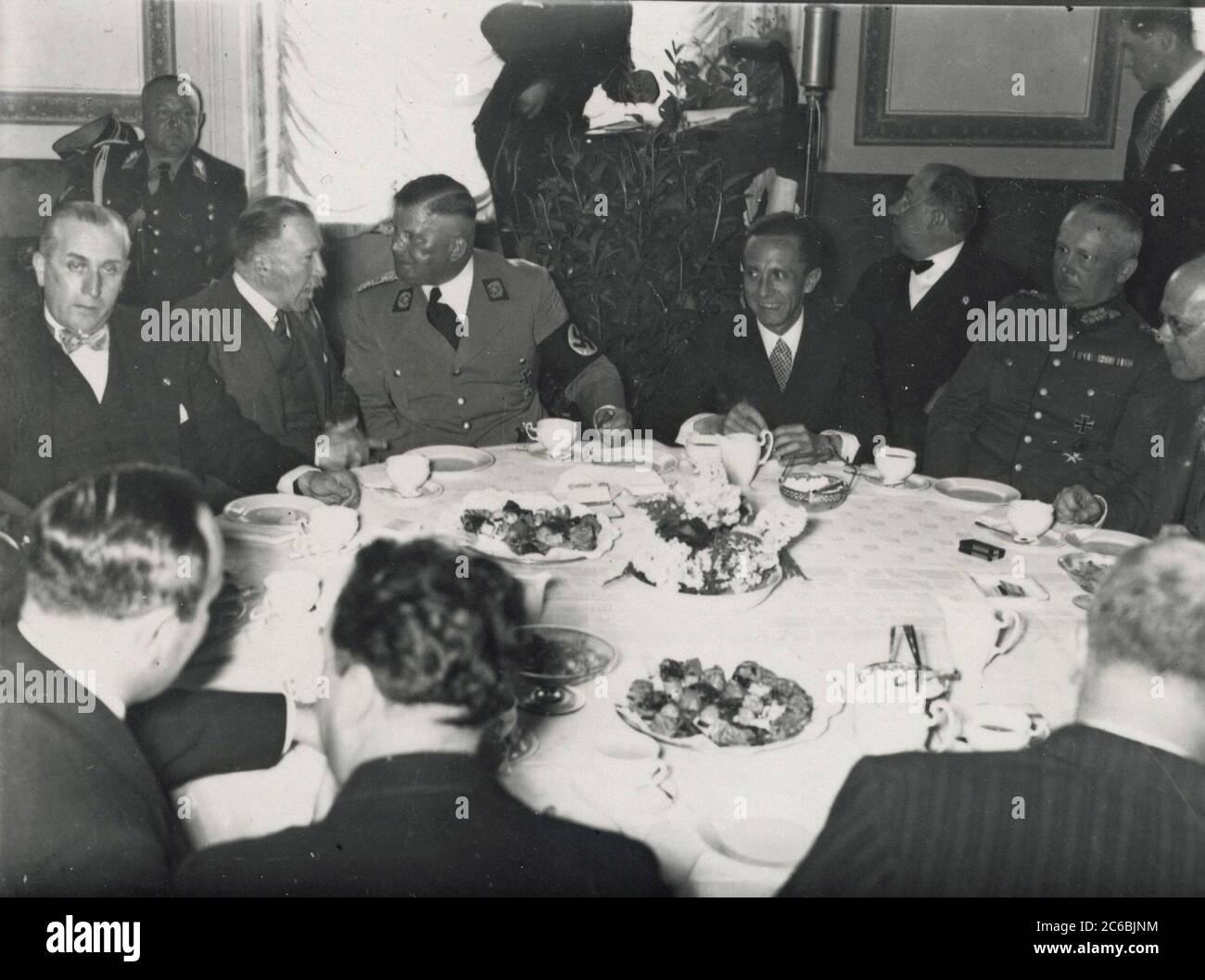 Heinrich Hoffmann Photographs 1934 Adolf Hitler's official photographer ...