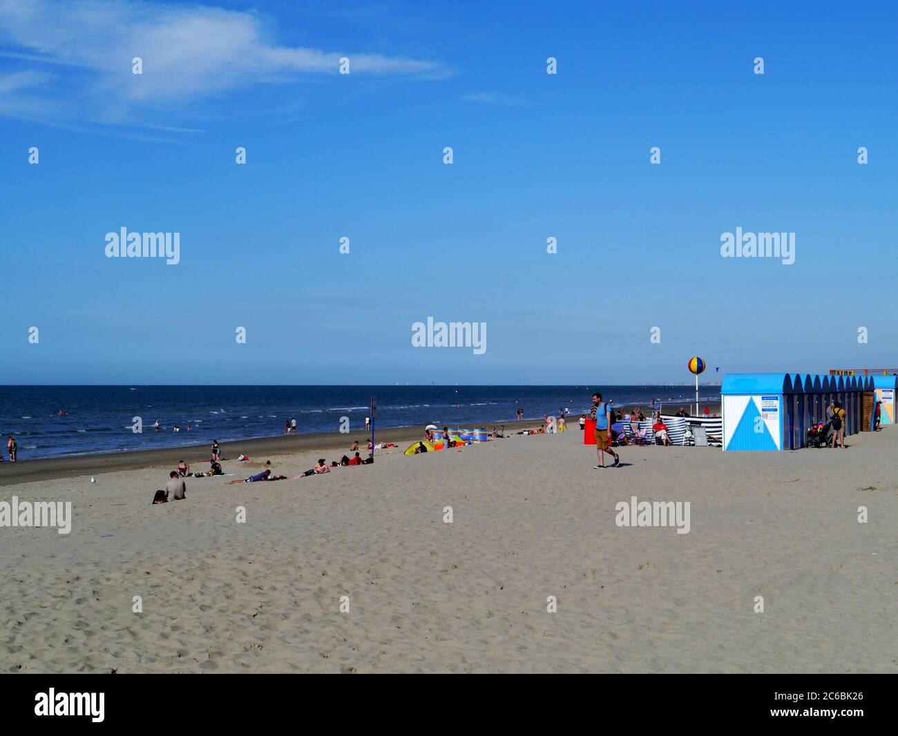 Dunkirk beach hi-res stock photography and images - Alamy